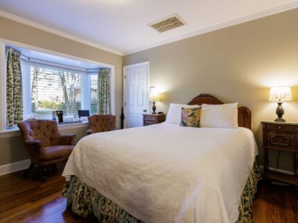 Romantic Rooms and Cottages at Chanticleer Inn, Chattanooga