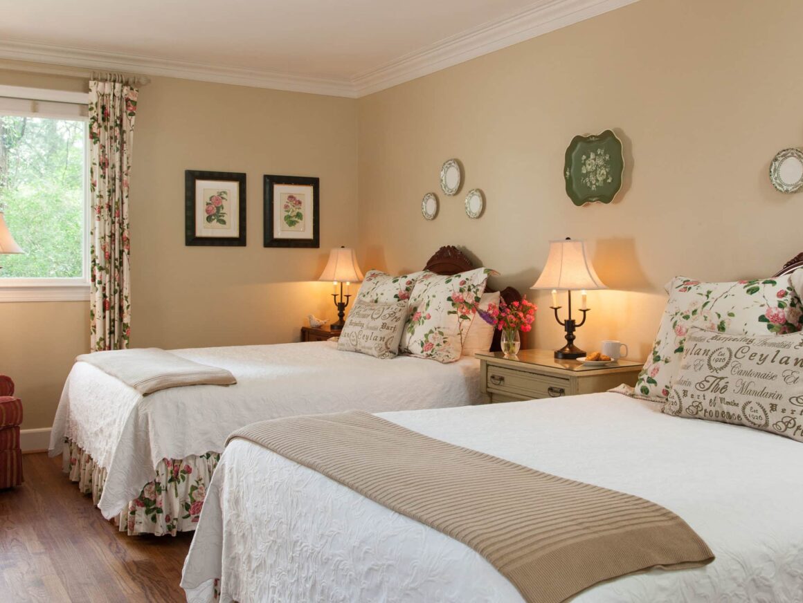 Double Bedded Queen Guest Rooms - Chanticleer Inn, a Chattanooga B&B